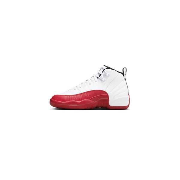 White/Black/Varsity Red  2012年Air Jordan 12 が復刻！！ライトウエイト・クッショニングとクイックなレスポンスを誇るズームエアーテクノロジーを搭載した初のエアジョーダン。