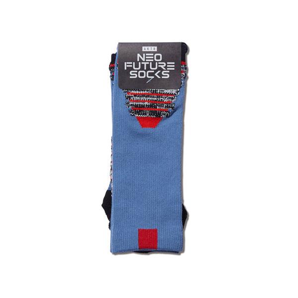 SAKT SSACC   BLUE  FUTURE SOCKSをさらにスポーツユースに特化する為に、クッション性、フィット感に加え、通気性を良くする為に甲から足首部分にかけて編み地をメッシュに切り替えて快適さをアップデートしている。足底部分...