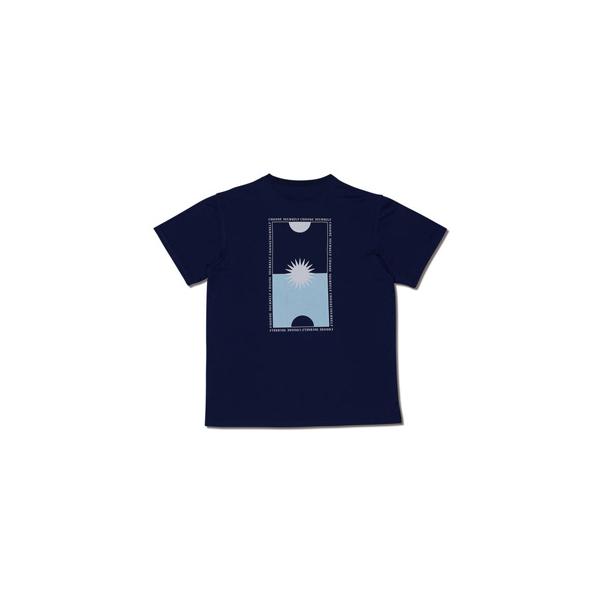 DRIVEN AKWMNS SW21   NAVY  design：アクティブな気持ちに寄り添うスポーツTシャツ。ホワイトとネイビーでソリッドな雰囲気でコーディネートできる。function：スポーツに最適なドライ生地を使用。モデル：175...