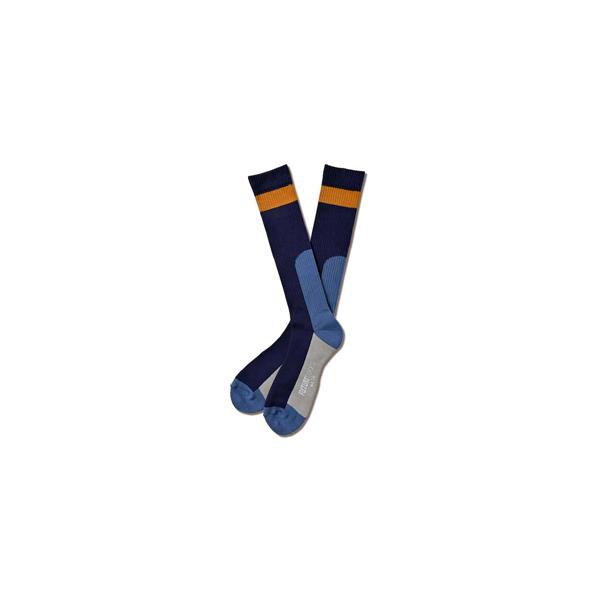 Cut-Up SAKT SSACC   NAVY  スポーツユースとタウンユースの両方に対応出来るように開発されたソックス。中足部のコンプレッションがシューズ内での足のズレを防止。各部位の編み地を変えることにより快適な履き心地を実現。つま先...