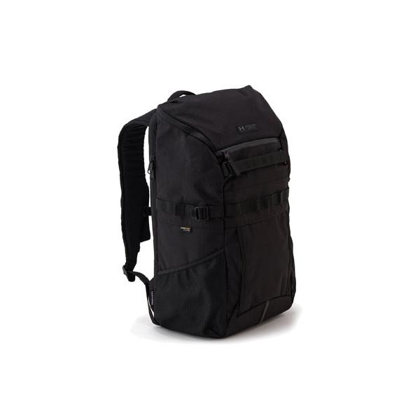 Black  背中が汗で濡れるという問題を解決すべく開発したクールバックパック。より軽く、より使いやすく進化し、撥水加工を施すことで雨天時にも対応。ジムの行き帰りから、通勤、通学などあらゆるシーンで大切な荷物をカバーする。軽量性と耐久性に優...