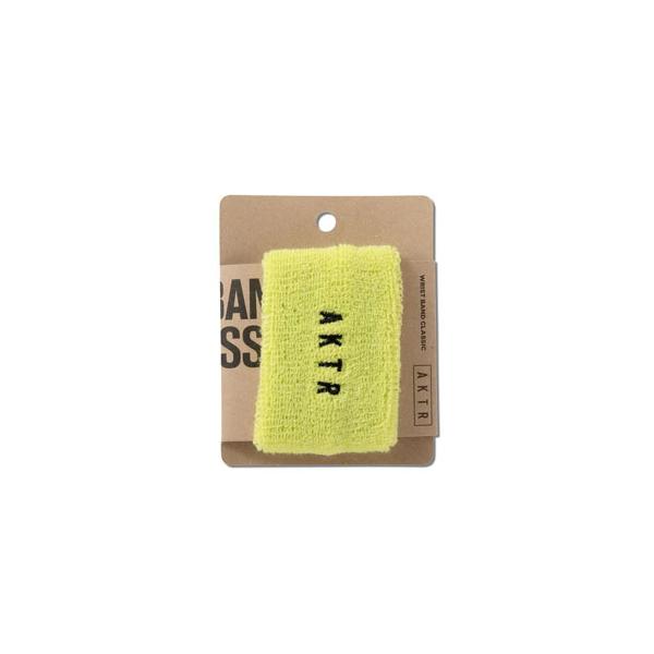 SCRIBBLE   LIME GREEN  F 今季のAKTR製品にコーディネートしやすいカラーバリエーションのリストバンド。シンプルな刺繍入りで違いをアピール。素材：綿・コットン