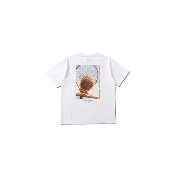 MockG   WHITE  design：背面の迫力のあるフォトプリントが特徴の、ゆとりのあるシルエットの半袖TEEシャツ。バスケットボールのモチーフを網点処理してグラフィカルに表現。function：しっかりとしたコットン100%の天竺...