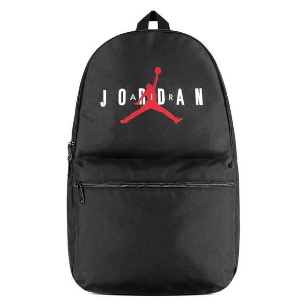 AJRETRO       Black/Red  「JORDAN」ロゴが目を引く、クールで存在感のあるデザインのバックパック。両サイドに水筒やペットボトルを収納できるメッシュポケット、内部にはラップトップなどが収納できるパッド入りポケット付...