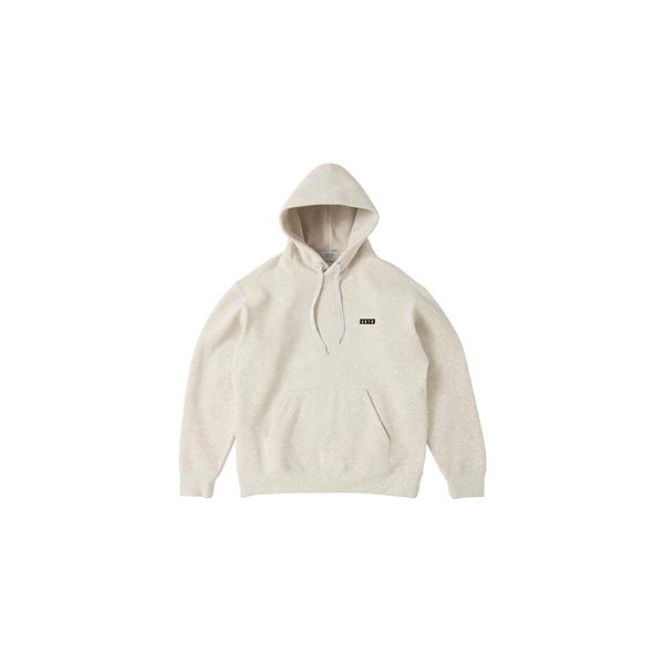 OATMEAL  design：胸にAKTRのボックスロゴがワンポイントで刺繍されたプルオーバーフーディー。シンプルなデザインなのでどのような服にも合わせやすく、スポーツでもライフスタイルでもシームレスに着用可能。function：軽さと温...