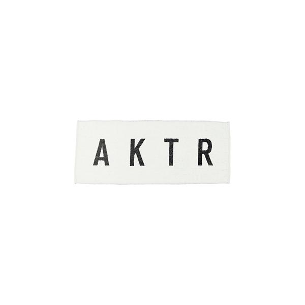 WHITE  F 日本が世界に誇るタオルの産地今治で、AKTRの為だけに作られたスポーツタオル。AKTRロゴをジャガード織りで表現したリミテッドアイテム。質の良いタオルをオリジナルカラーで染め上げたAKTRの自信作。
