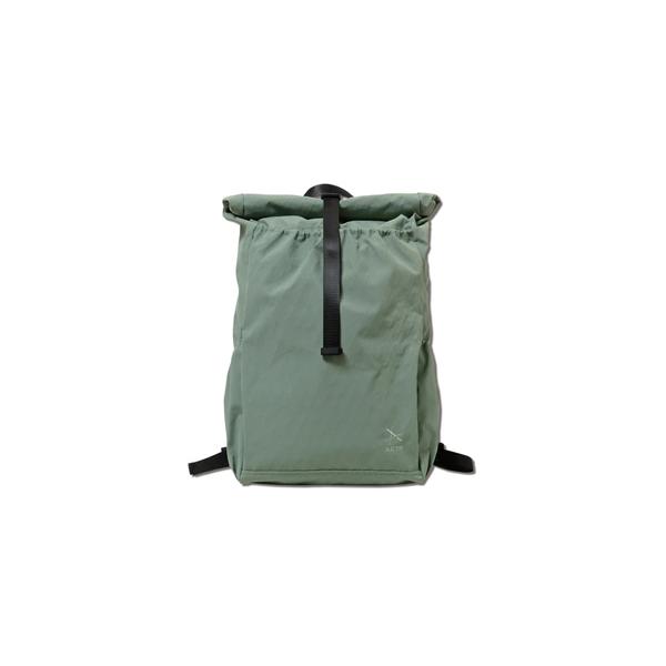 GREEN  F design：ボールやシューズやウェアまで、なんでも詰め込めるバックパック。デイリーにも使いやすいサイズ感で、さらにロールトップなので荷物の量によってリュックのサイズを調整することが可能。function：非常に軽量だが引...