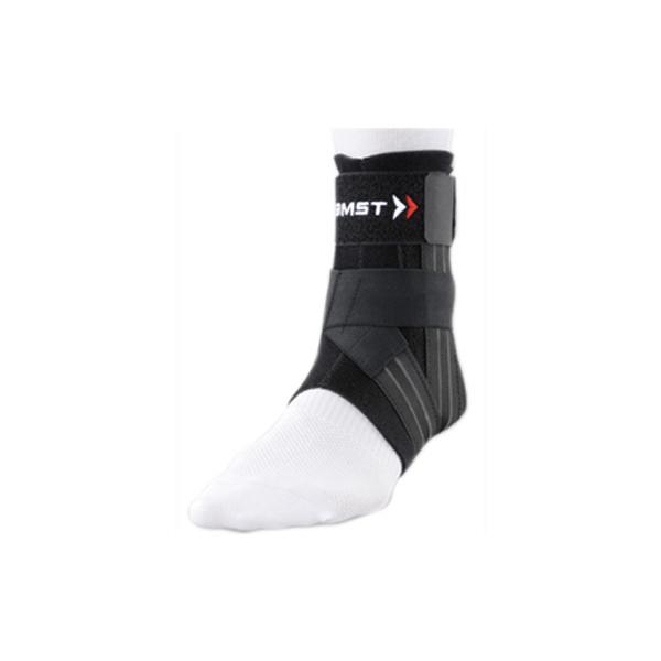 Blk Left  内反ネンザに対応するよう設計。足首の上までしっかりホールドし、プレーに集中できます。足首の内反の抑制に。（ミドルサポート）左右別。