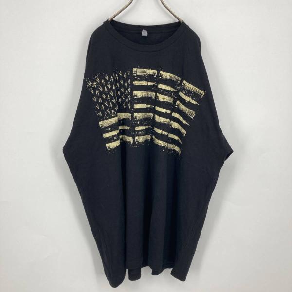 【素材】コットン100％【ダメージ】前面左脇上部分に穴あり【採寸】肩幅61身幅68着丈82袖丈26平置き時の採寸になります。目安としてご参考にお願い致します。古着状態ランク【Cランク】Sランク　新品同様とても状態が良く、使用感がない商品Aラ...