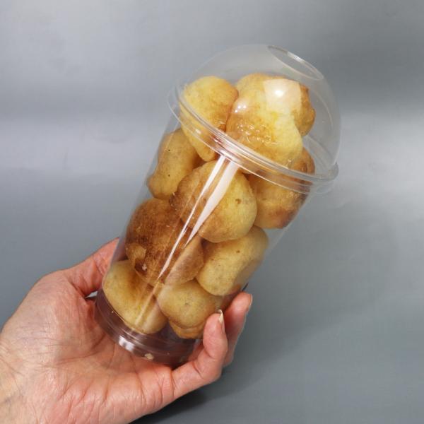 テイクアウトやケータリング等で 使いやすいプラスティックカップとドーム蓋(穴なし）のセットです。  軽くて丈夫、割れにくい透明プラカップです。 ポップコーンや綿あめ、綿菓子、かき氷、スピンなどの テイクアウト、ケータリング等にピッタリです。...