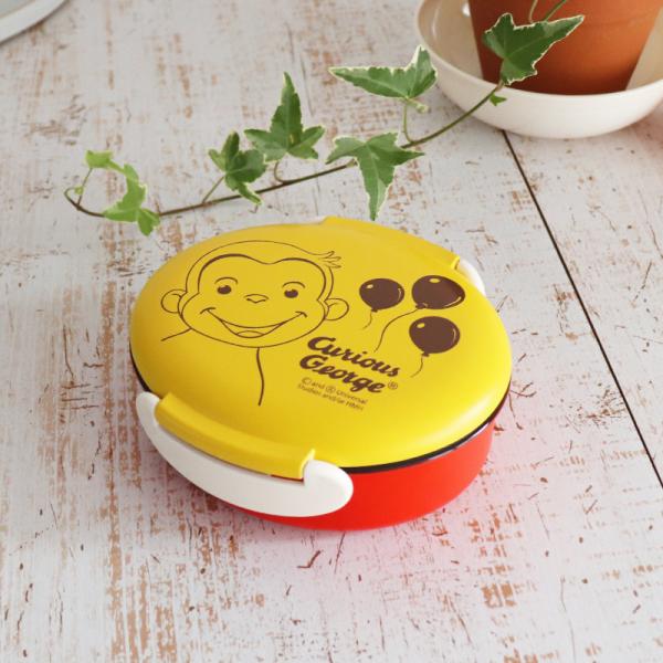 おさるのジョージの可愛いイラストの小判型のお弁当箱です。・サイズ：W13.8×D13×H5.5cm、・素材・蓋：ABS樹脂、・本体：飽和ポリエステルABS樹脂 　　　・パッキン：シリコーン　　　　・容量:約400ml・蓋を外して、電子レンジ...