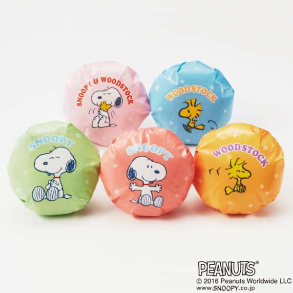 スヌーピーとウッドストックのかわいいおにぎりラップ。おにぎりに包んでかわいく簡単にキャラ弁に！留めようのシールもついているので、しっかりとラップに包めます。安心の日本製。入り数：15枚入（5柄各3枚）材質：ポリプロピレン商品サイズ：約180...