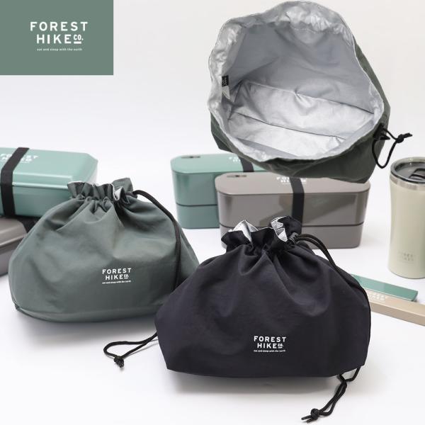 カジュアル＆ユニセックスなデザインが好評のフォレストハイク。風合いのよい生地と嬉しい機能がついた ランチファブリックが揃いました。シンプルなデザインのお弁当用の巾着。ストッパー付き。ワンアクションで絞れます。手間なくしゅっと絞れます。メンズ...