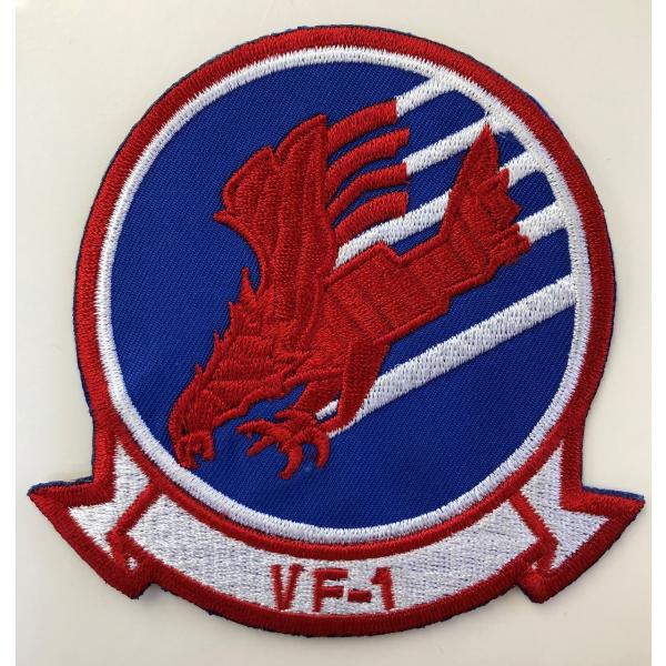 映画「トップガン」にてマーベリックの所属したVF-1は架空のアメリカ海軍の戦闘飛行隊です。そのVF-1パッチのレプリカ商品です。【ワッペンの詳細】素　材 ：　生地・・・ポリエステル　　刺繍糸・・・レーヨン裏　面 ：　アイロン接着加工縁処理：...
