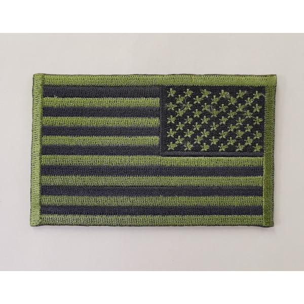 アメリカ星条旗のリバース(逆向き）パッチ。右肩用です。【ワッペンの詳細】素　材 ：　生地・・・ポリエステル　　刺繍糸・・・レーヨン裏　面 ：　アイロン接着加工縁処理：　ヒートカット加工サイズ（縦×横）cm 5.4×8.8＊ご注意配送方法で普...