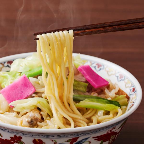 長崎県大村市の老舗「協和飯店」の名物長崎ちゃんぽん。具だくさん！自宅で本物の味を！野菜230g入っているから温めるだけ！230gものたっぷり野菜と長崎特有の唐灰汁麺を使用し、伝統の鶏白湯スープと絶妙に絡む一杯です。最後の一滴まで飲み干したく...