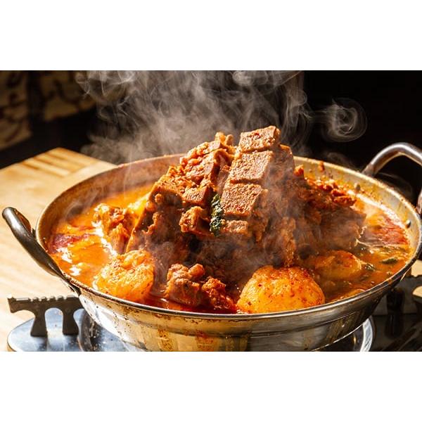 【発売日：2024年01月06日】カムジャタン『豚背骨とジャガイモの煮込鍋』７５０ｇ×１袋ご飯の進む本場の味！カムジャタンは韓国の『鍋料理』の一つで、カムジャはジャガイモ、タンはスープの意味です。『豚の背骨とジャガイモを煮込んだ鍋』です。［...