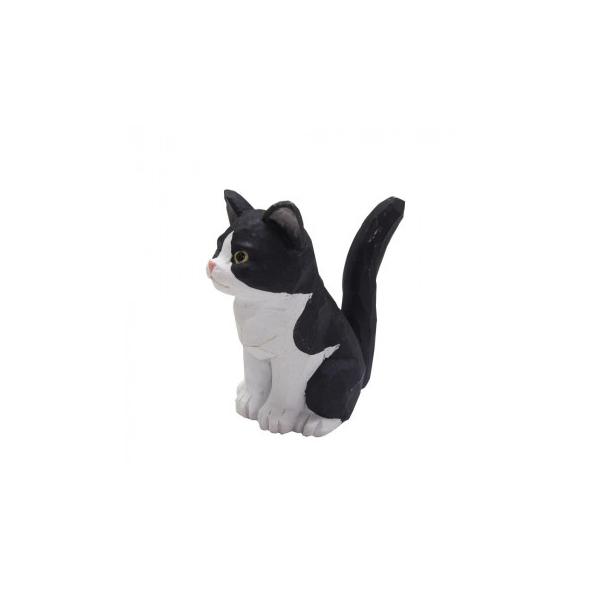 メガネやリングをちょこっと置けちゃう可愛いネコちゃんは手彫りウッド風のポリレジン製です。