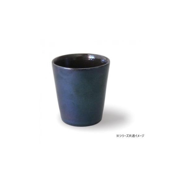 保温・保冷性に優れた・2層構造を採用しました。熱い飲み物を注いでもカップが熱くなりにくく手で持ちやすいのが嬉しいポイント。逆に冷たいものを入れても結露しづらいので使い勝手が良く年中活躍してくれます。