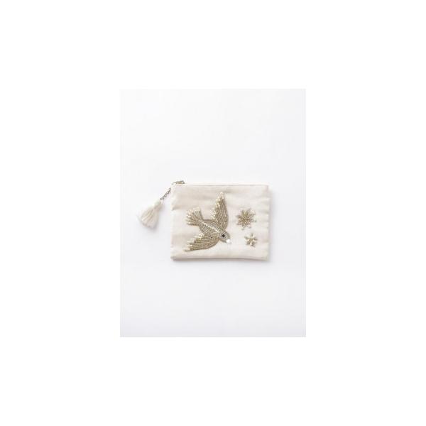 光沢のあるポリエステル生地にバードのモチーフが刺繍されたポーチです。リップや携帯用ハンドクリームなどの化粧品や、スマホの充電器やケーブルなどのガジェットを収納するのにぴったりのサイズです。