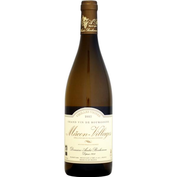 南の方の区画は土壌の質が少し違うことから、法令上Macon Villagesとされていますが、日照条件やシチュエーションはすべて区画を挟んでいるVire Clesseの畑と同じです。土壌は白/褐色粘土質で、多くの葡萄をつけることのできる土壌...