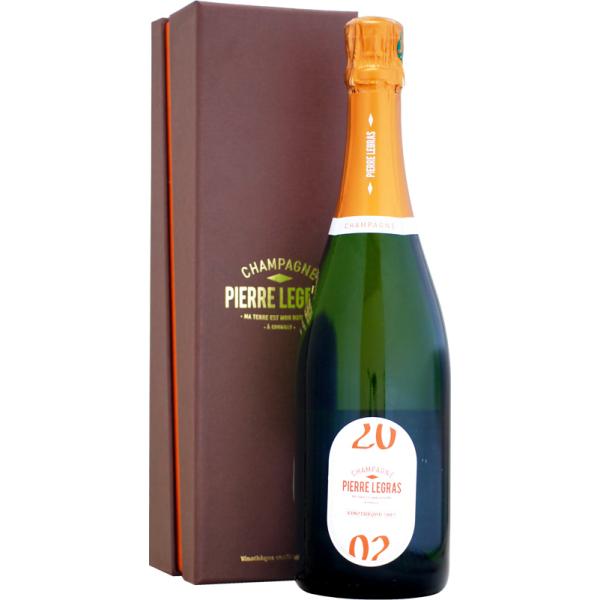 優れた年のバックヴィンテージをVinothequeのブランドで蔵出し。驚くべき長期期間により、旨味が絶妙に溶け込んだ、複雑で深い味わいの極上シャンパーニュ！「シャンパンといえば、熟成したブラン・ド・ブランにとどめをさす」と言われますが、瓶内...