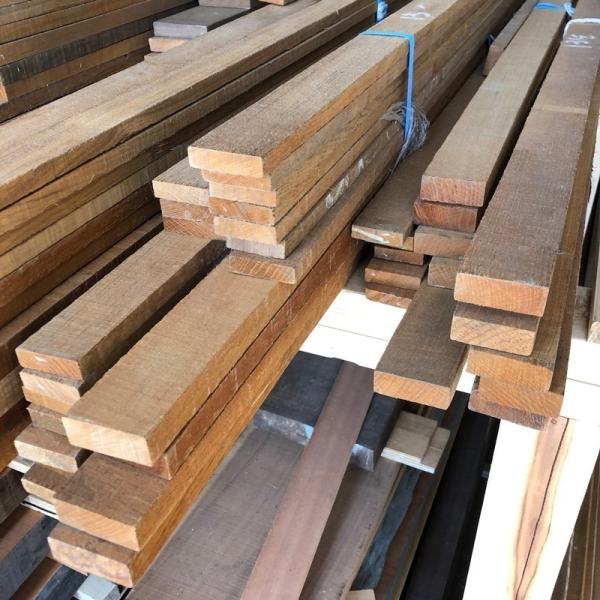 ミャンマー直輸入の厳選された材料です。※長さは5メートルまでございますのでお気軽にお問合せ下さい。※個々のチーク材により、色味が異なる場合がございます。予めご了承下さい。