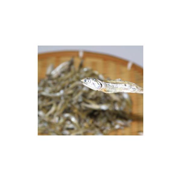 カルシウム・鉄・たんぱく質が豊富！無添加で安心なそのまま食べる煮干です。鰯の美味しさを丸ごと食べられます。問屋だからできる100ｇ単位のお得な量り売りとなります。1袋１００g入りで発送となります。お子様のおやつやお酒のお供にぜひご賞味下さい...