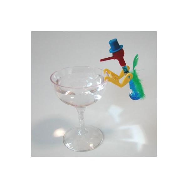 電気もゼンマイも使わないのに，いったん水を飲み出すと半永久的に飲み続ける不思議なおもちゃ。蒸発作用とふりこの運動を使った，なつかしくて，今なお新鮮な傑作「科学置物」。ブルーバードとレッドバードの２種類があります。鳥の高さ９センチのミニタイプ...