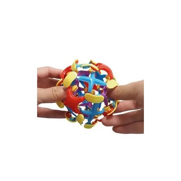 複雑な構造をしたボールに見えます。投げ上げると，空中で2倍の大きさに変化する不思議なボールです。落ちてくるともとの大きさに戻ります。両手で持って，反対方向にひねると，大きくなります。直径約８センチ。製品材質：PP。対象年齢７歳以上。中国製。