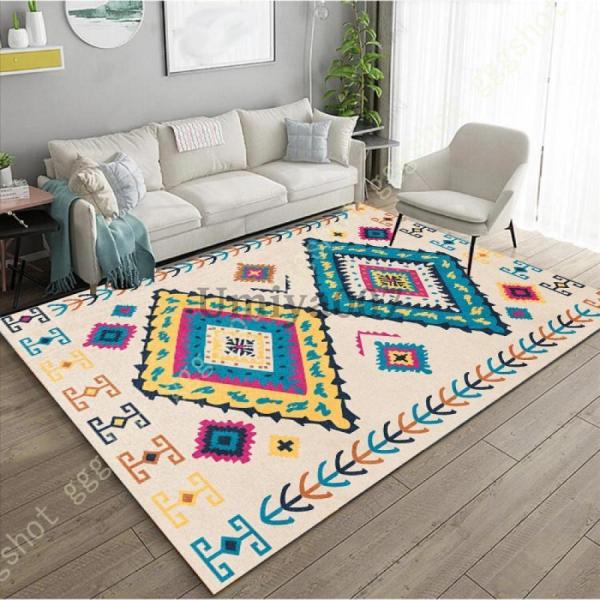 【素材】ポリエステル 【裏面】不織布(滑り止め付き)   【特徴】滑り止め、防音、抗菌除臭、防ダニ、丸洗い、柔軟性、通気性、耐磨耗性、オールシーズン対応、色褪せなし  ♪ 柄は控えめ、色はカラフルな民族柄モチーフのラグマット。色味は落ち着い...