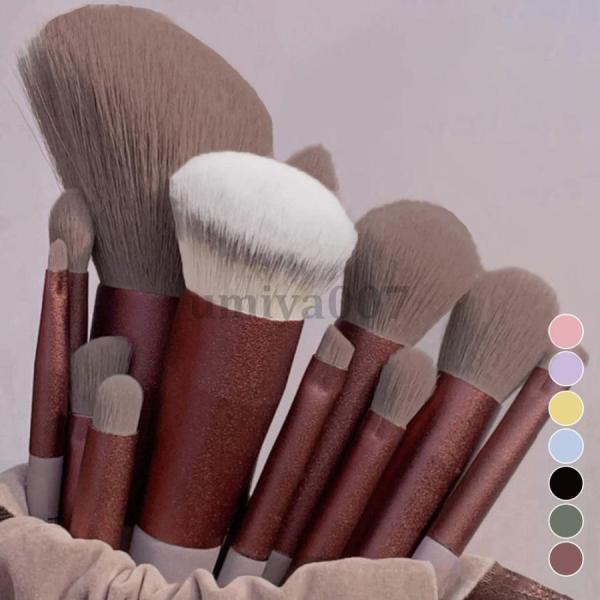 収納袋素材：ポリエステル持ち手素材:プラスチック毛素材:繊維毛カラー：ブラック/グリーン/くすみピンク/ライトイエロー/ラベンダー/ライトブルー/薄ピンク【セット内容】専用収納袋+ブラシ13本1.バウダーブラシ2.チークブラシ3.ファンデー...