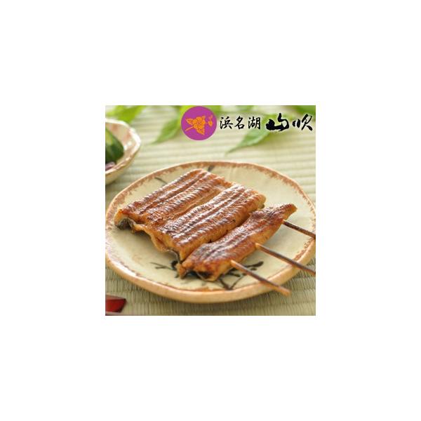 肉厚のふっくら鰻を、うなぎ職人が一串一串丹精こめて焼き上げ、美味しさそのまま真空パックにした逸品です。関東風で、ふっくら柔らかく、皮まで箸でさけとろける美味しさです。※箱詰めは、ご要望がなければまとめて箱詰めさせて頂きます。　ご希望がある場...