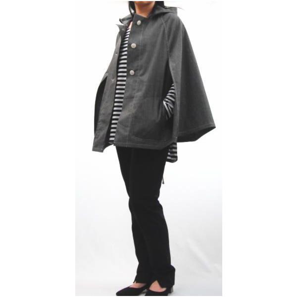 〔特徴〕・簡単に作れて、スタイリッシュにキマル！・直線縫いが中心なので、初心者の方にもお勧め！・身頃が後ろで繋がっているので、ベンツから手を出しても前身頃は動きません。裏無しフードポンチョです。【サイズ】F　　着丈66cm　裄丈　75cm　...