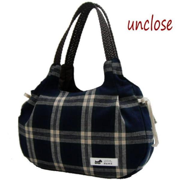 サイドリボンのグラニーバッグの型紙です丸みが可愛い人気のデザインのバッグサイドのリボンでマチ巾を調整できるたっぷり収納のバッグです[必要材料]表地　別布　底用　表地でもOK裏地　持ち手　ベルト脇リボン　必要に応じて芯ポケットファスナー１２ｃ...