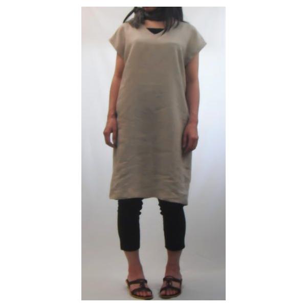 シンプルなフレンチ袖のワンピース型紙です。シンプルで膝丈のワンピースは1枚あると重宝します。プルオーバータイプで、作るのも楽ですが、着ても楽な優れものです！フレンチ袖でV衿はとても快適に過ごせるデザインです。選べるサイズはＳ，Ｍ，Ｌとゆった...