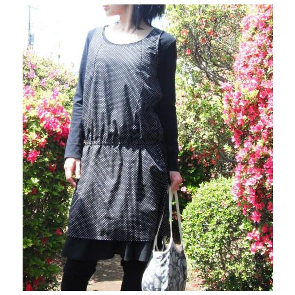 裏付き、ドローストリング、レイヤーワンピースの型紙です。広めの衿開きで、簡単にかぶれるワンピースは裏付きでインナーを選びません。後ろ中心にギャザーで、ゆったり着れて楽々！ウエストのドローストリングは共生地でも、市販のスピンドルでもOK！膝丈...