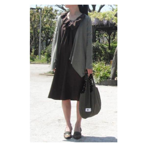 ふんわりフリルが可愛いワンピースの型紙です。大きなフリル衿が可愛い、ワンピースゆったり分量感のゆるワンピですが、衿が華やかでお洒落！フロントボックスプリーツのかぶりタイプ。裏地が付かないのでペチコートやレギンスで着用後ろギャザーでゆったり着...