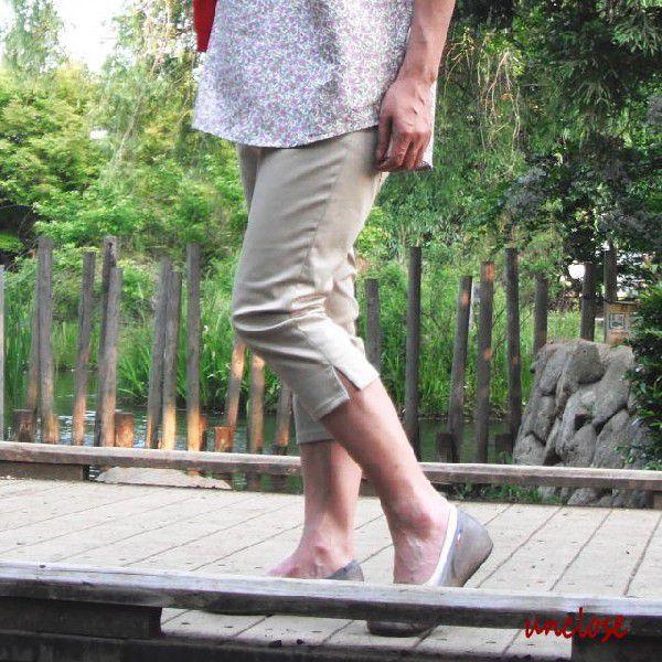 細すぎないちょっとユルめが大人バランスのクロップドパンツの型紙ウエストゴムなのに、腰周りがぶかぶかしないスッキリシルエットがポイント後ヨーク付き、ポケット付きです。芯もボタンホールも不要！〔商品内容〕・型紙　実寸大縫代付カット済み・作り方レ...