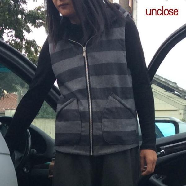 総裏フードベストの型紙です。コンパクトに着れるフードベスト！フロントファスナー仕様でリバーシブルもOK！素材によってオールシーズン使える型紙です。裏フリースであったか仕様のベスト後ろ裾がラウンドで可愛い《パターンサイズ》（Ｓ）肩巾35ｃｍバ...