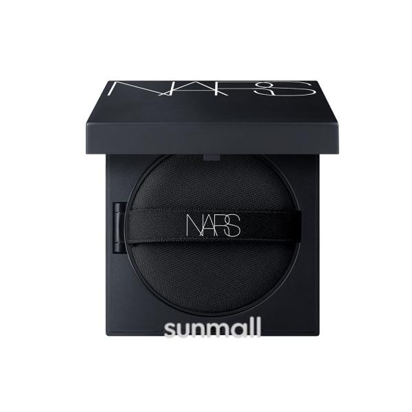 「ナチュラルラディアント ロングウェア クッションファンデーション」専用ケース。NARSの「ナチュラルラディアント ロングウェア クッションファンデーション ケース」は、洗練されたシンプルでスタイリッシュなデザインが魅力の専用コンパクトケー...