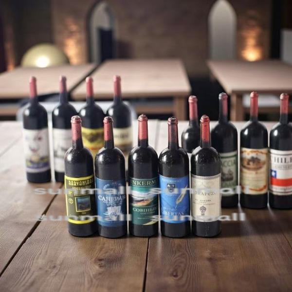 サイズ：11 × 46 mm（直径 約11mm × 高さ 約46mm）重量：約1.5gミニチュアワインボトルとしては一般的な 1/12スケールに近いサイズです。※ 注: 本製品には多少の測定誤差がある場合がございますので、実際の商品を基準に...