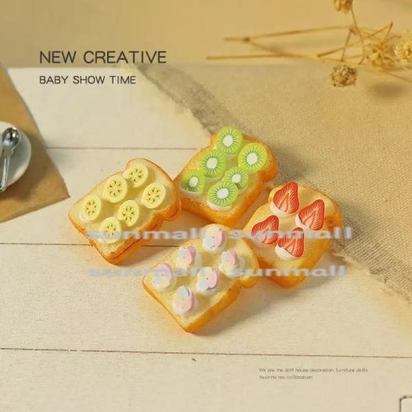 【サイズ（約）】約22mm×17mm×高さ5mm※ミニチュアサイズのため実物は非常に小さいです※ 注: 本製品には多少の測定誤差がある場合がございますので、実際の商品を基準にしてください。素材／材質: 樹脂・指先サイズの超ミニチュアトースト...