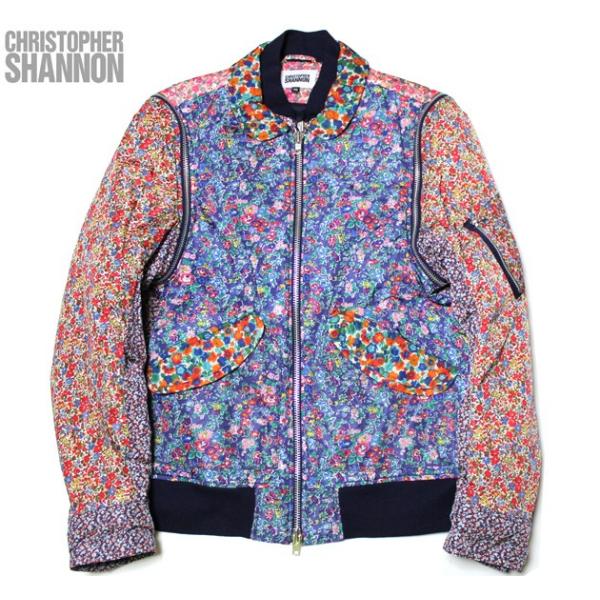 ロンドンの服飾名門校 セントマーティンズでファッションを学んだリバプール出身のCHRISTOPHER SHANNON(クリストファー・シャノン)。RICHARD JAMESやKIM JONESのデザインアシスタントを経て、08年A/Wより自...