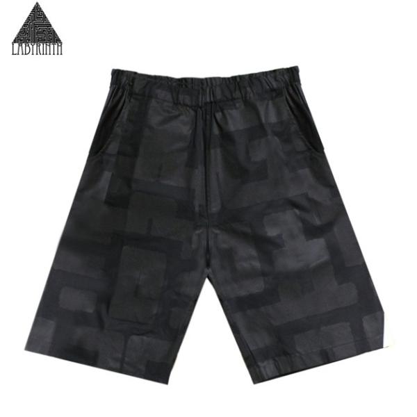 2013年、イタリア、トスカーナのルッカで設立したストリートウェアレーベル LABYRINTH(ラビリンス)。ファッションウィークやストリートスナップで注目され、発売前から大きな話題を集めていたS/S15コレクション。ブランド名の“LABY...