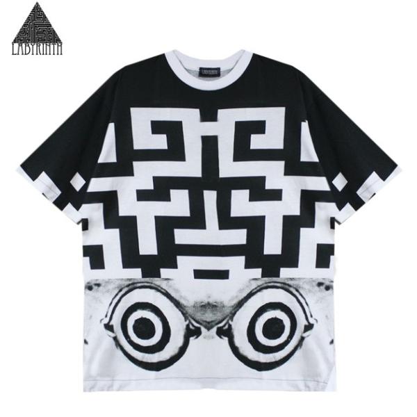 2013年、イタリア、トスカーナのルッカで設立したストリートウェアレーベル LABYRINTH(ラビリンス)。ファッションウィークやストリートスナップで注目され、発売前から大きな話題を集めていたS/S15コレクション。ブランド名の“LABY...