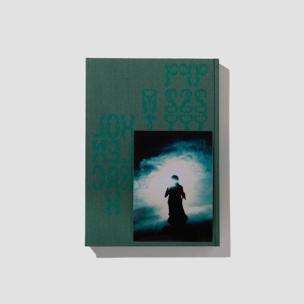 MISHA HOLLENBACH?オーストラリア出身、メルボルン在住。 時にアート、ファッション、デザイン、DJ、そして出版（PAM BOOKS）も手掛けるPerks and Mini (P.A.M.)の創設者であり、数多くの雑誌、ブランド...