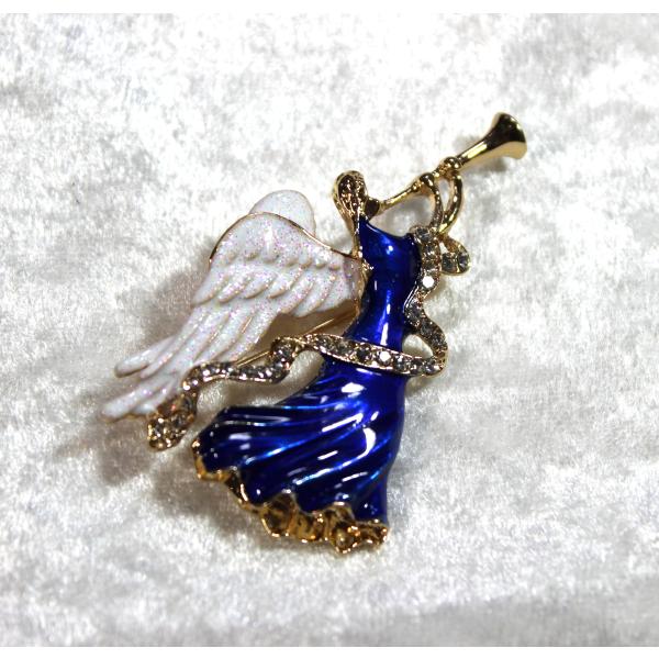 ラッパを吹いている天使をモチーフにしたブローチで、貴女の装いにワンアクセントを加えてみませんか。＜天使とラッパについて＞天使のアクセサリーやオブジェに、ラッパを吹いている姿がよくモチーフとして使われているのを見た事がある人が多いと思います。...