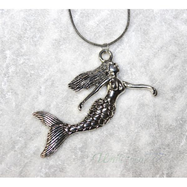 人魚＝マーメイドをモチーフにしたネックレスです。チェーンの長さは、45cmです。＜人魚について＞人魚と言っても、男性もいて、男の人魚をマーマン（Merman）女の人魚をマーメイド（Mermeid）と呼びます。「マー」というのはラテン語で「海...