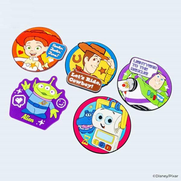 大人気の【トイ・ストーリー】のかわいいラバーコースターが登場！人気キャラクターたちがデザインされた、おしゃれで実用的なラバーコースターです。全6種類のデザインの中から、どれか1柄がランダムで届くワクワク感も魅力！どのデザインが届くかは開けて...
